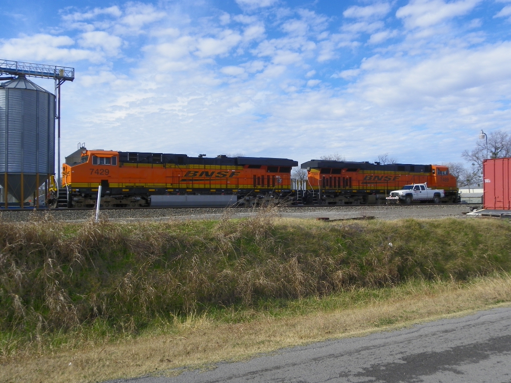 BNSF ES44DC 7429 & BNSF ES44DC 7489